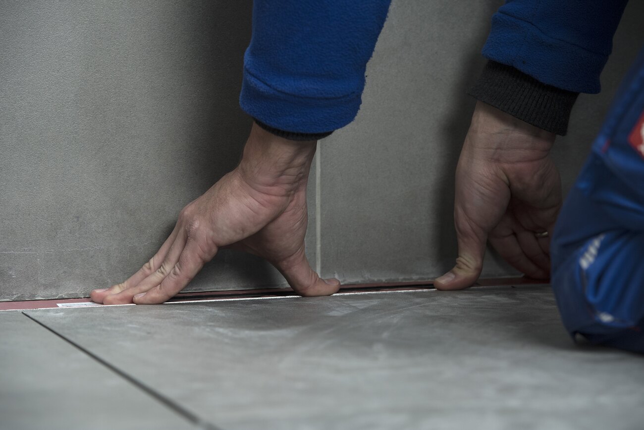 Precise shower profile fitting in the recess | TECE International