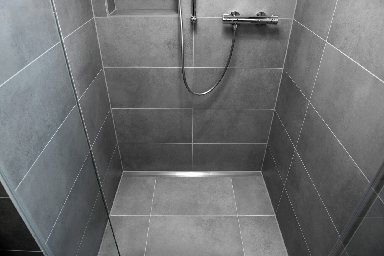 Precise shower profile fitting in the recess | TECE International